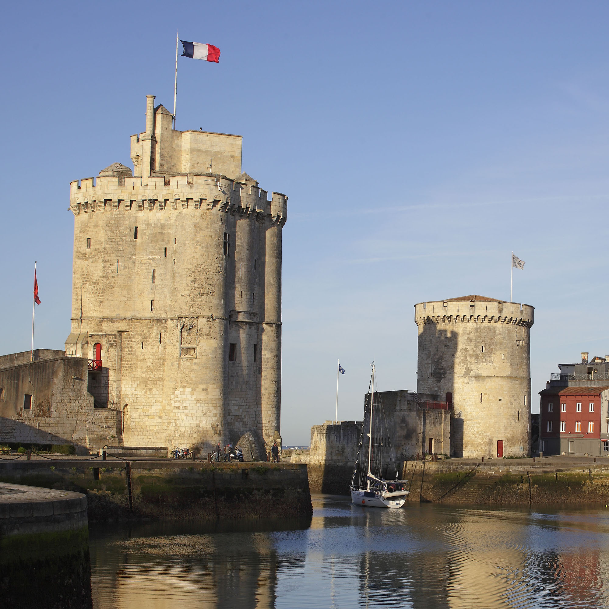 Enjoy La Rochelle's heritage with the twin ticket | Towers of La Rochelle